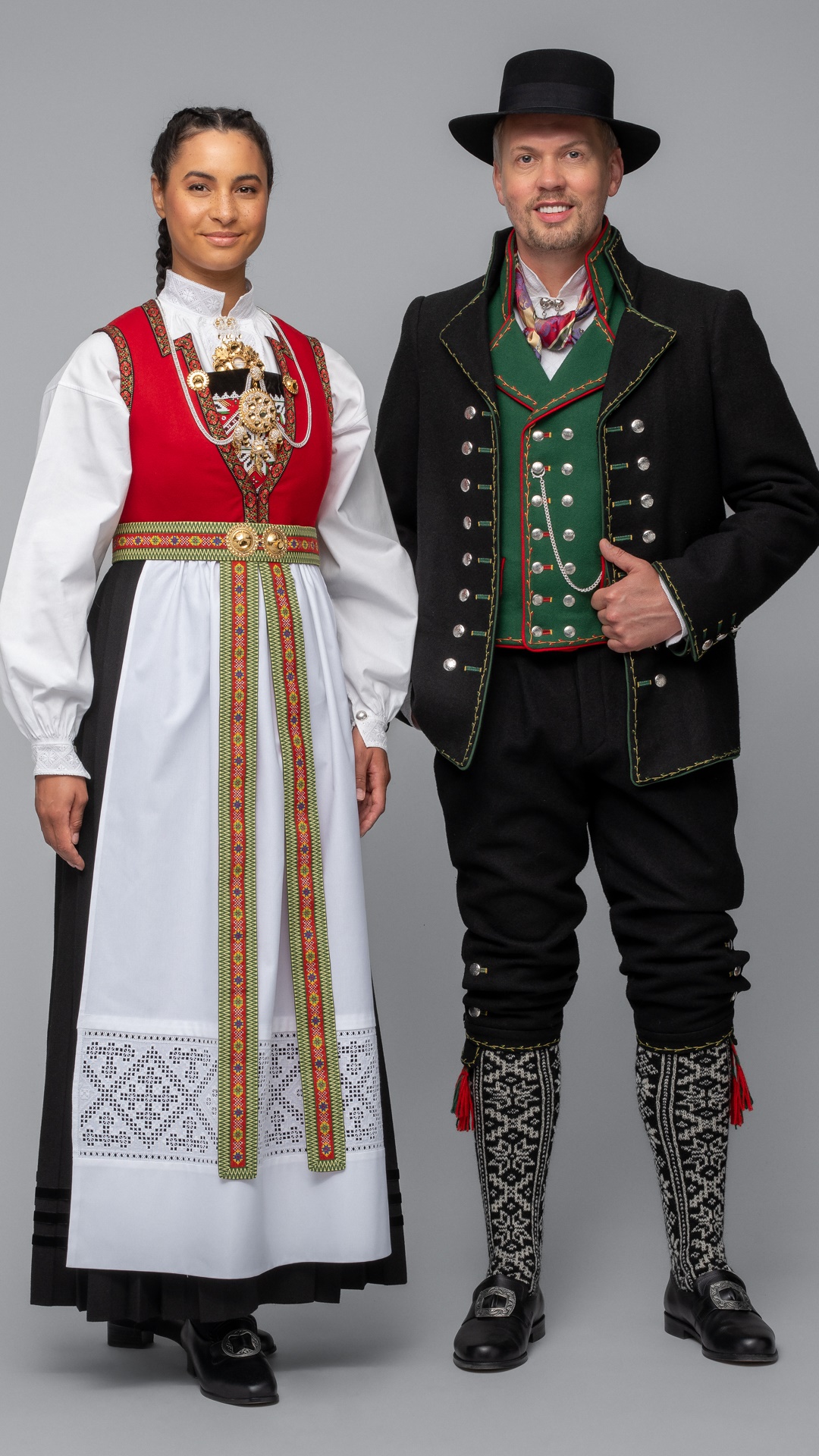 Hardanger Kvam bunad - Norsk Flid nettbutikk og bunader